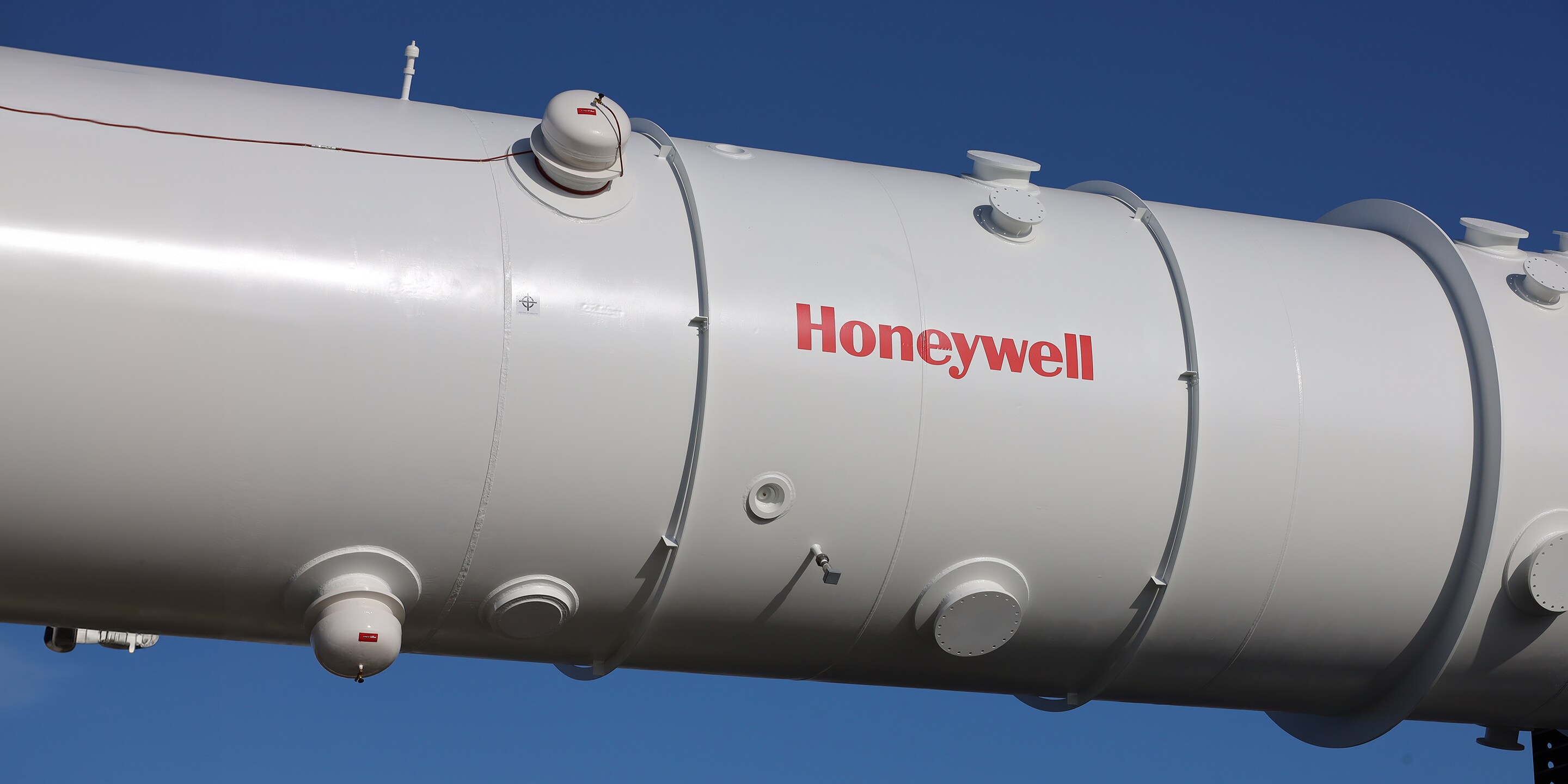 Large to Mega-scale LNG Plant Processes and Equipment